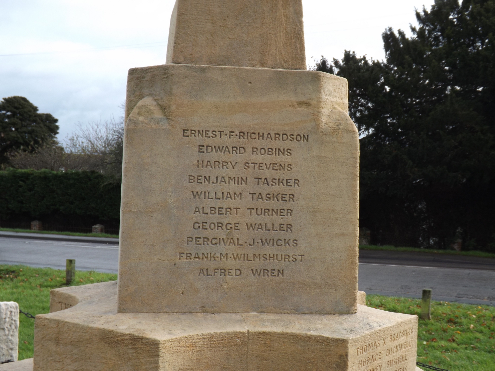 RINGMER VILLAGE - War Memorials Online